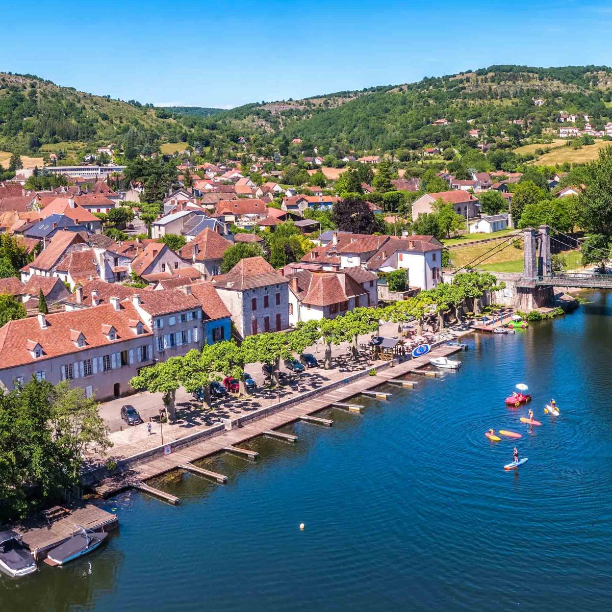 Cajarc, centre du monde chic | Figeac Tourisme, Vallées du Lot et du Célé